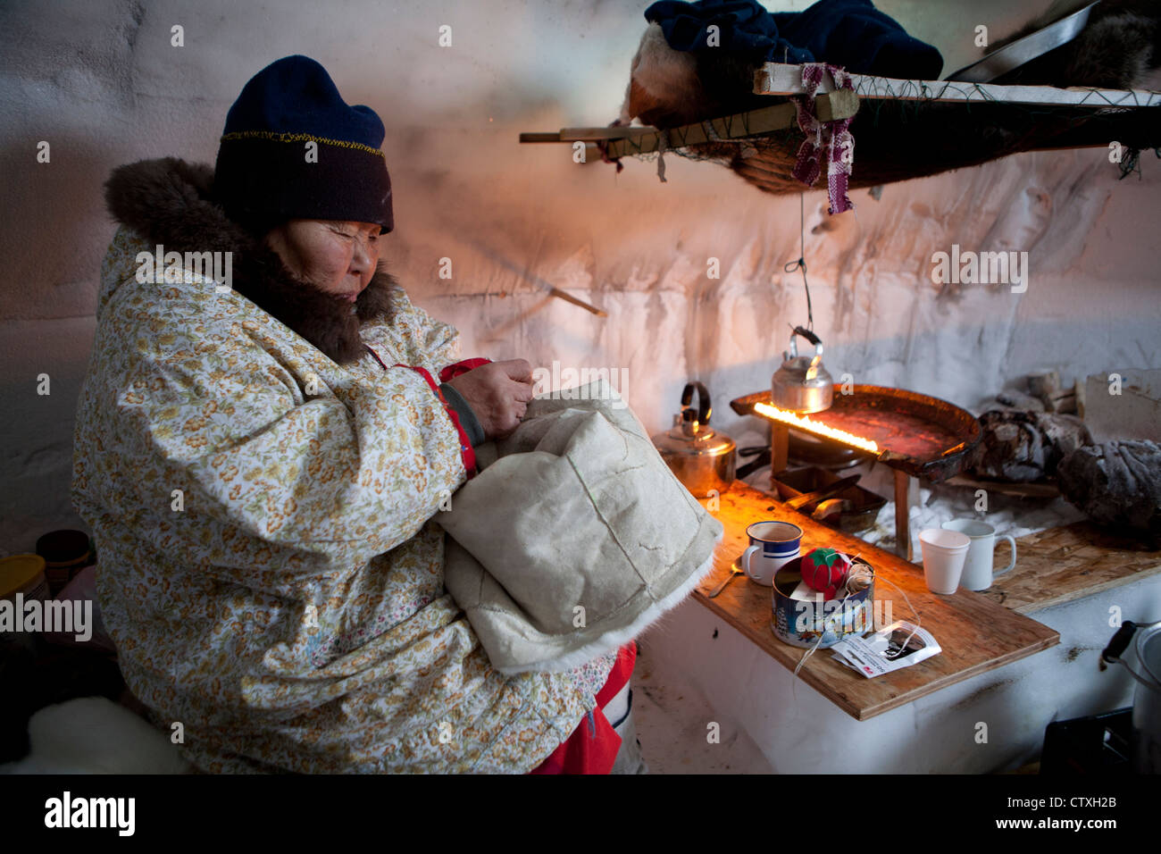 Inuit nunavut iglo hi-res stock photography and images - Alamy
