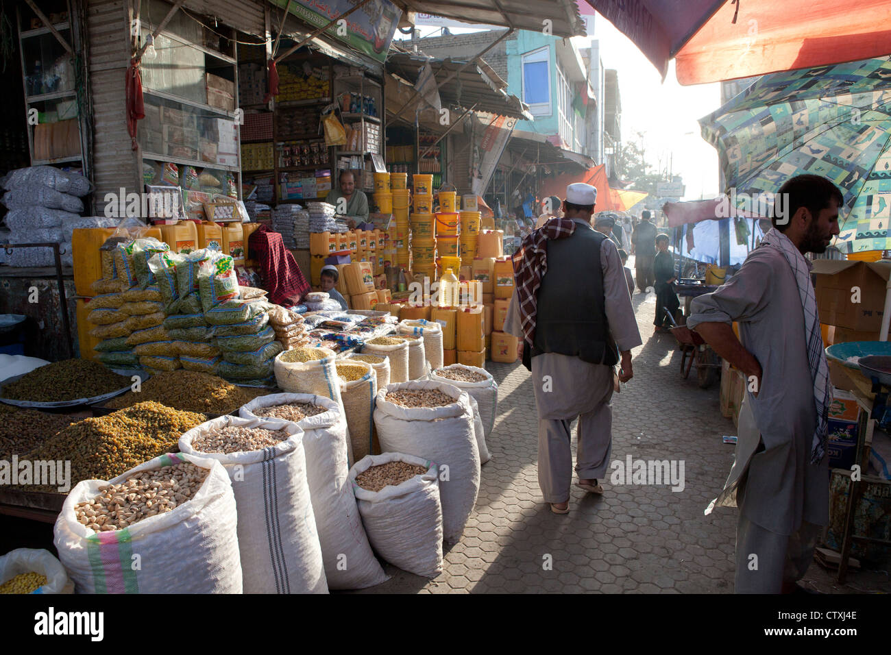 Kunduz bazaar, Afghanistan Stock Photo - Alamy