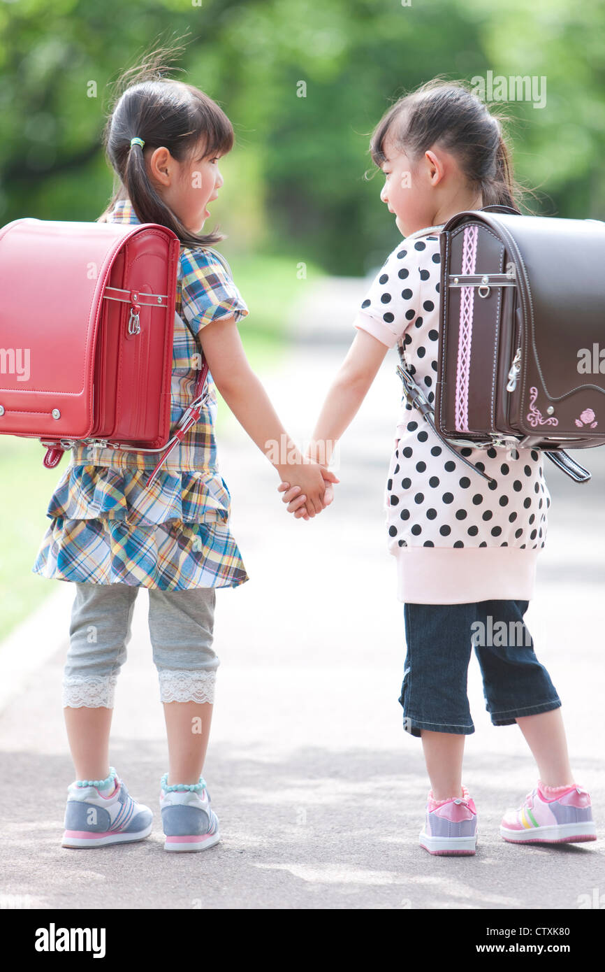 Girls holding hands Stock Photo - Alamy