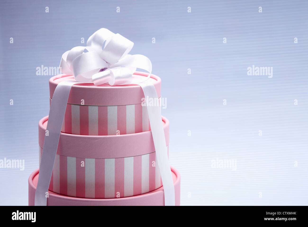 Pink gift box with white ribbon Stock Photo - Alamy