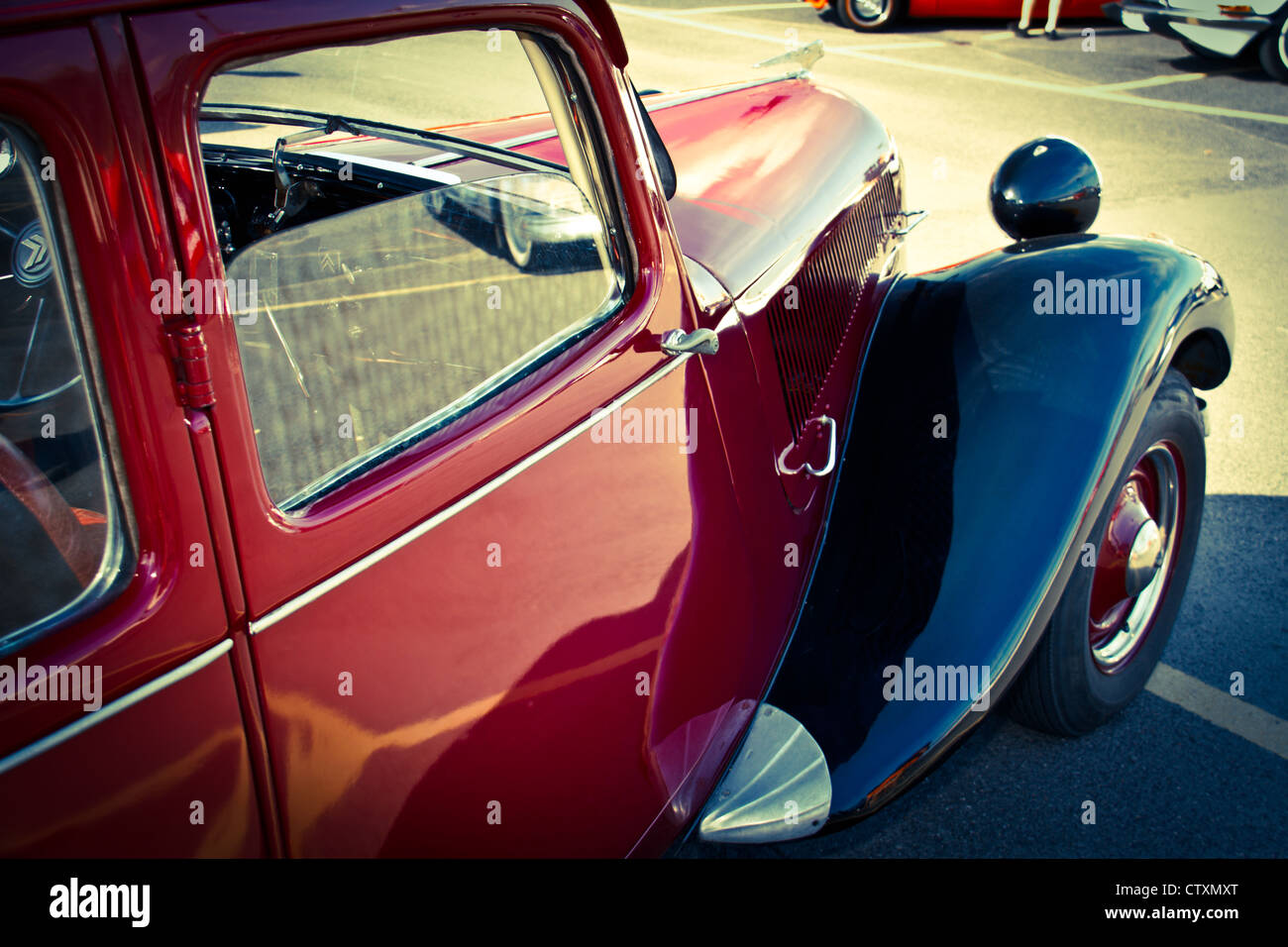 Car side view old hi-res stock photography and images - Alamy
