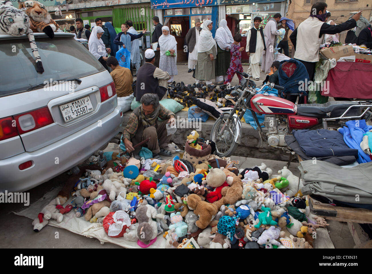Bazaar in downtown kabul, Afghanistan Stock Photo - Alamy