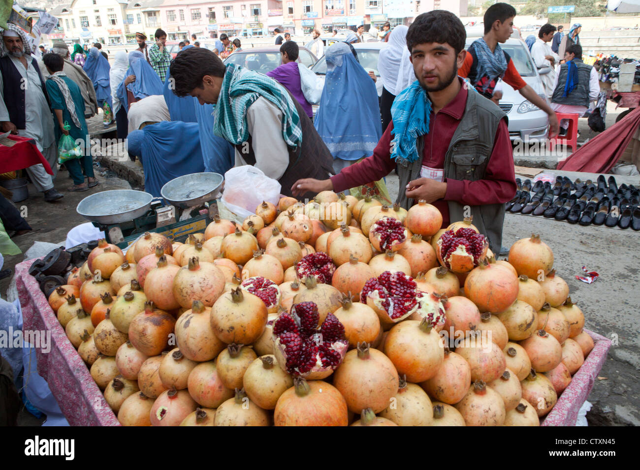 Bazaar in downtown kabul, Afghanistan Stock Photo - Alamy