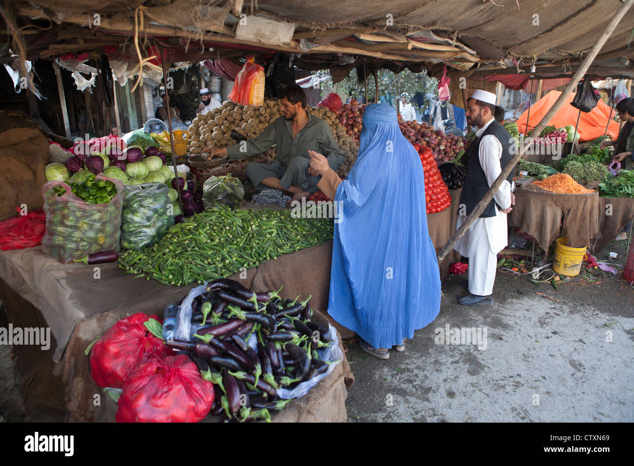 Bazaar in downtown Kunduz city, Afghanistan Stock Photo - Alamy