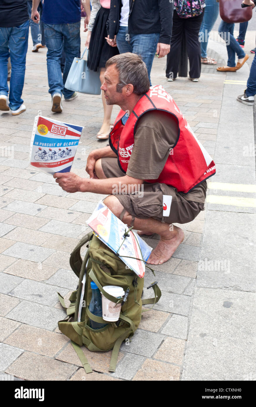 Big issue homeless hi-res stock photography and images - Alamy