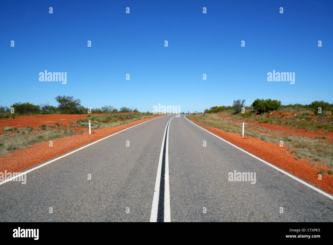 Road through the outback of Australia Stock Photo - Alamy