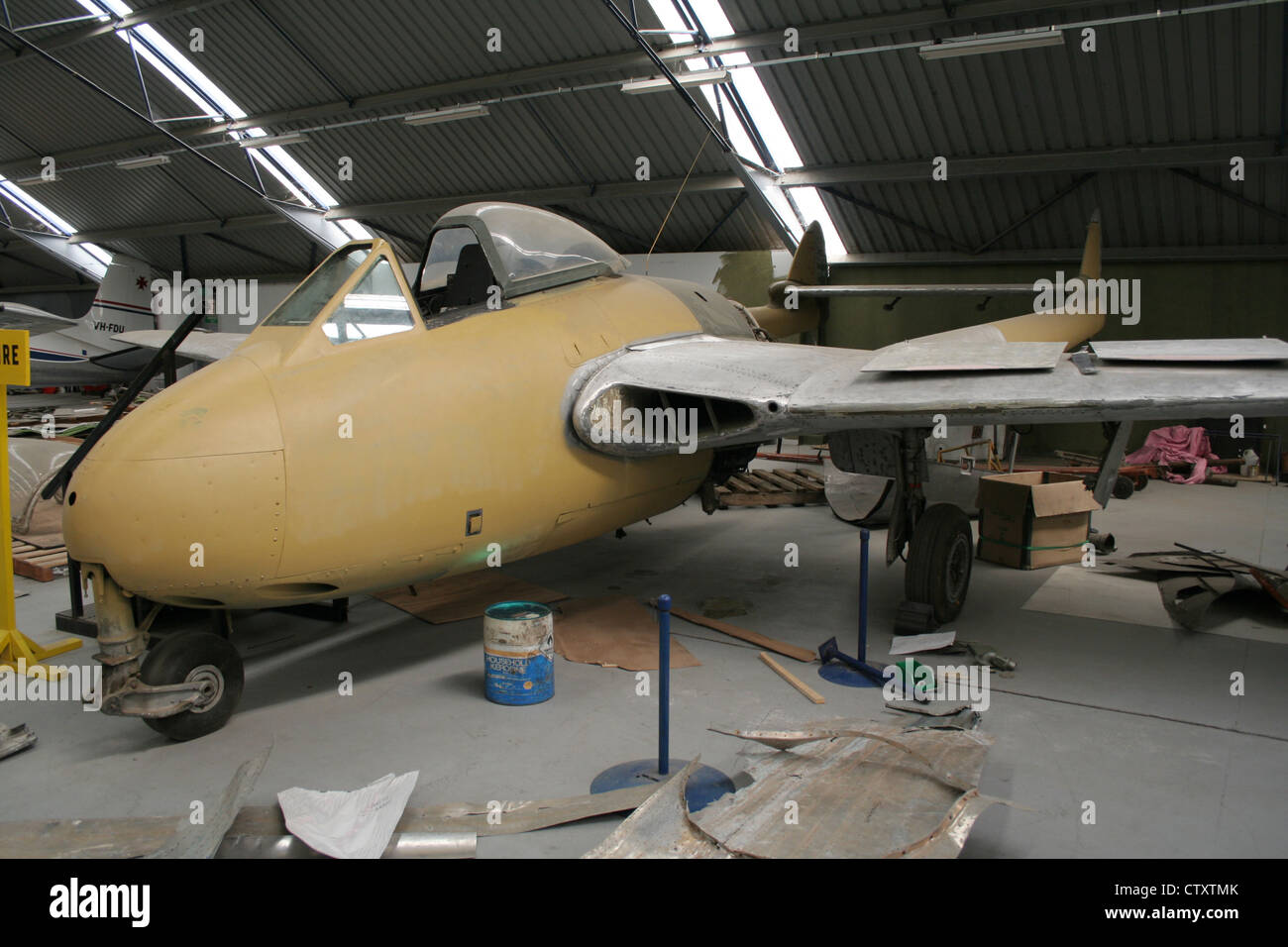 Historical Venom fighter jet being assembled at Wagga Wagga airport ...