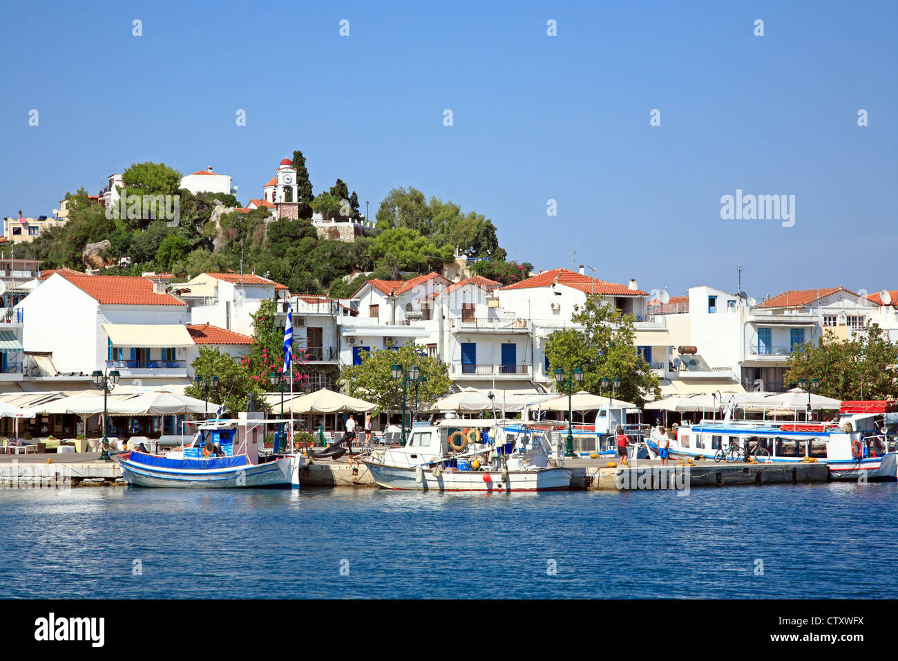 Skiathos harbour hi-res stock photography and images - Alamy
