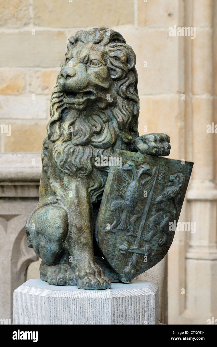Lion statue belgium hi-res stock photography and images - Alamy