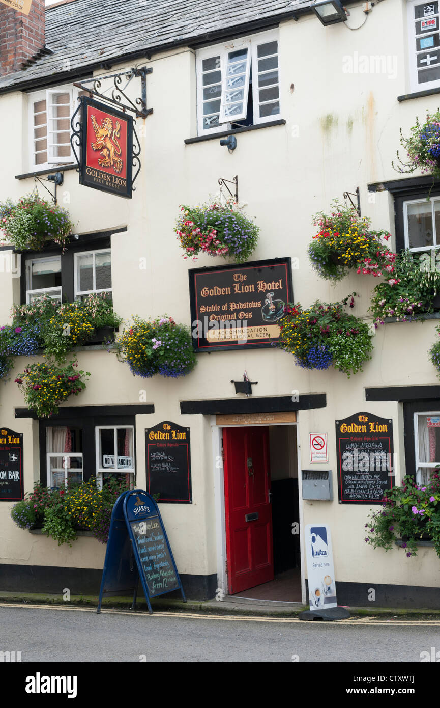 Pub padstow cornwall hi-res stock photography and images - Alamy