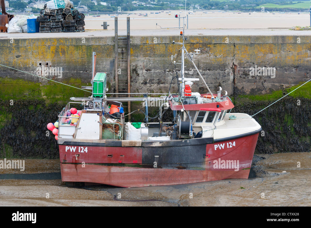 Fishing boat in Padstow Harbour Cornwall UK Stock Photo - Alamy