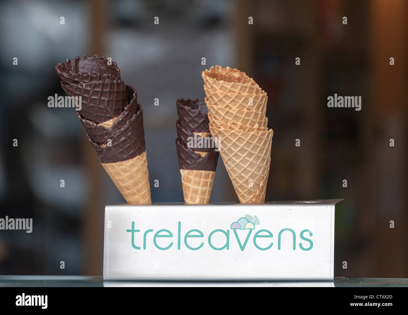 Ice cream shop cornwall hi-res stock photography and images - Alamy