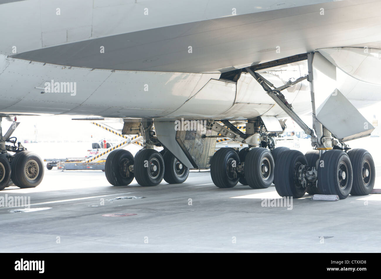 Aircraft tire hi-res stock photography and images - Alamy
