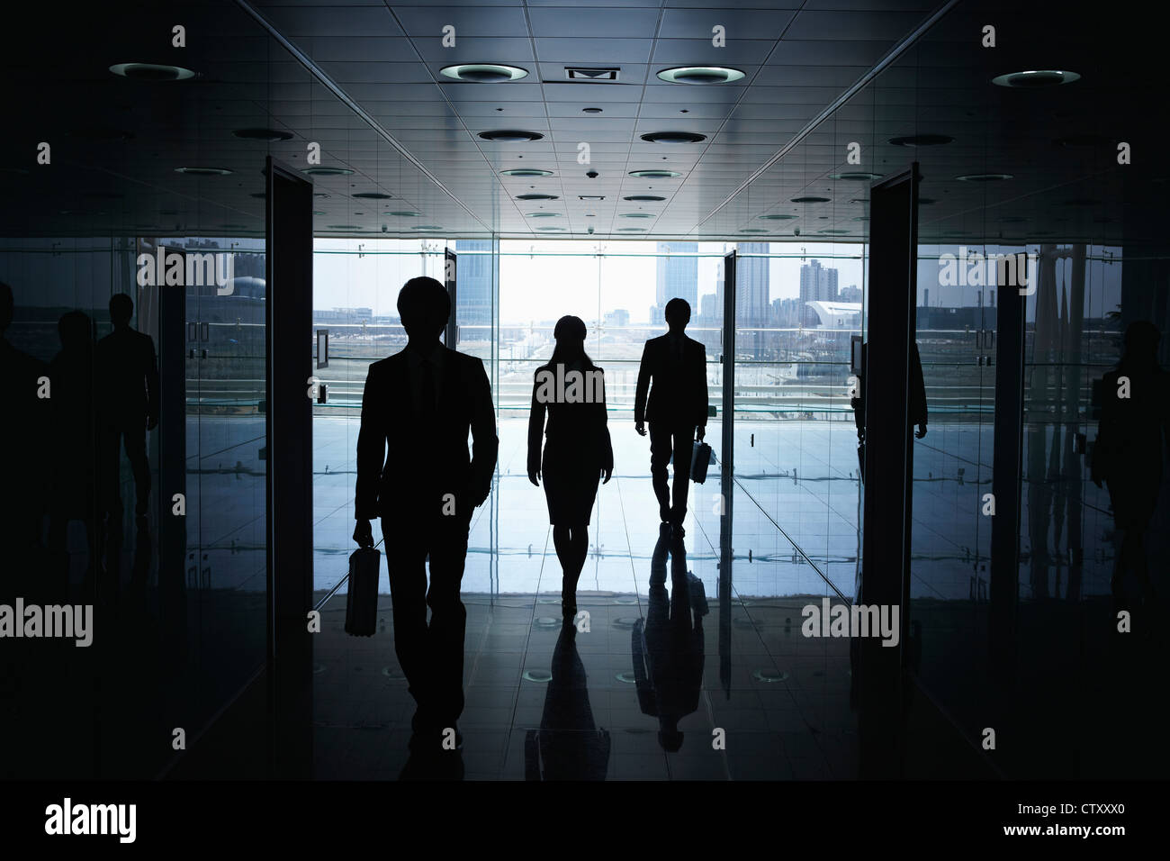 Man woman in hallway hi-res stock photography and images - Alamy