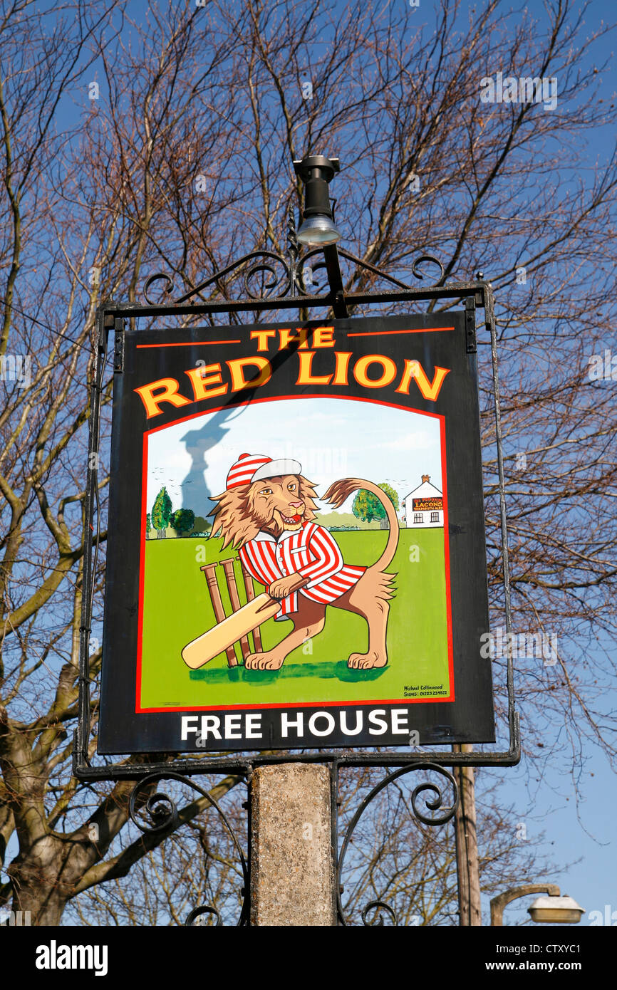 Red lion pub sign hi-res stock photography and images - Alamy