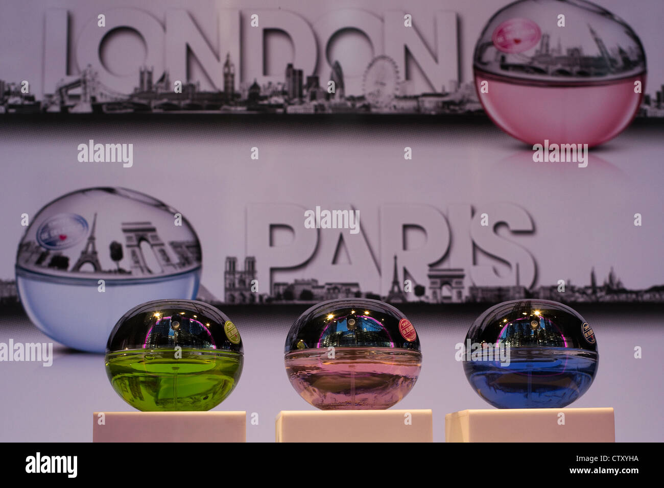 Paperweights hi-res stock photography and images - Alamy
