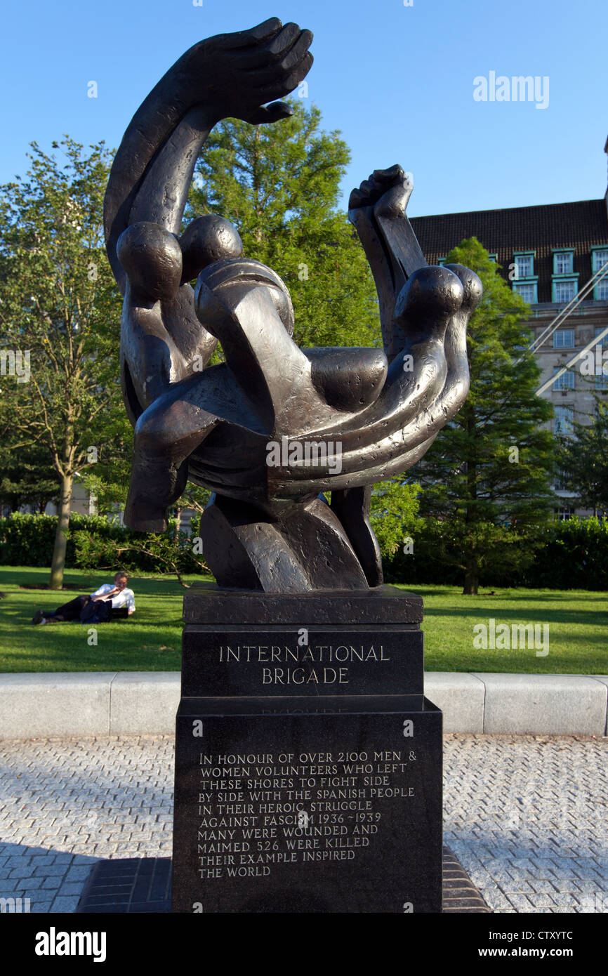 International brigade statue High Resolution Stock Photography and ...