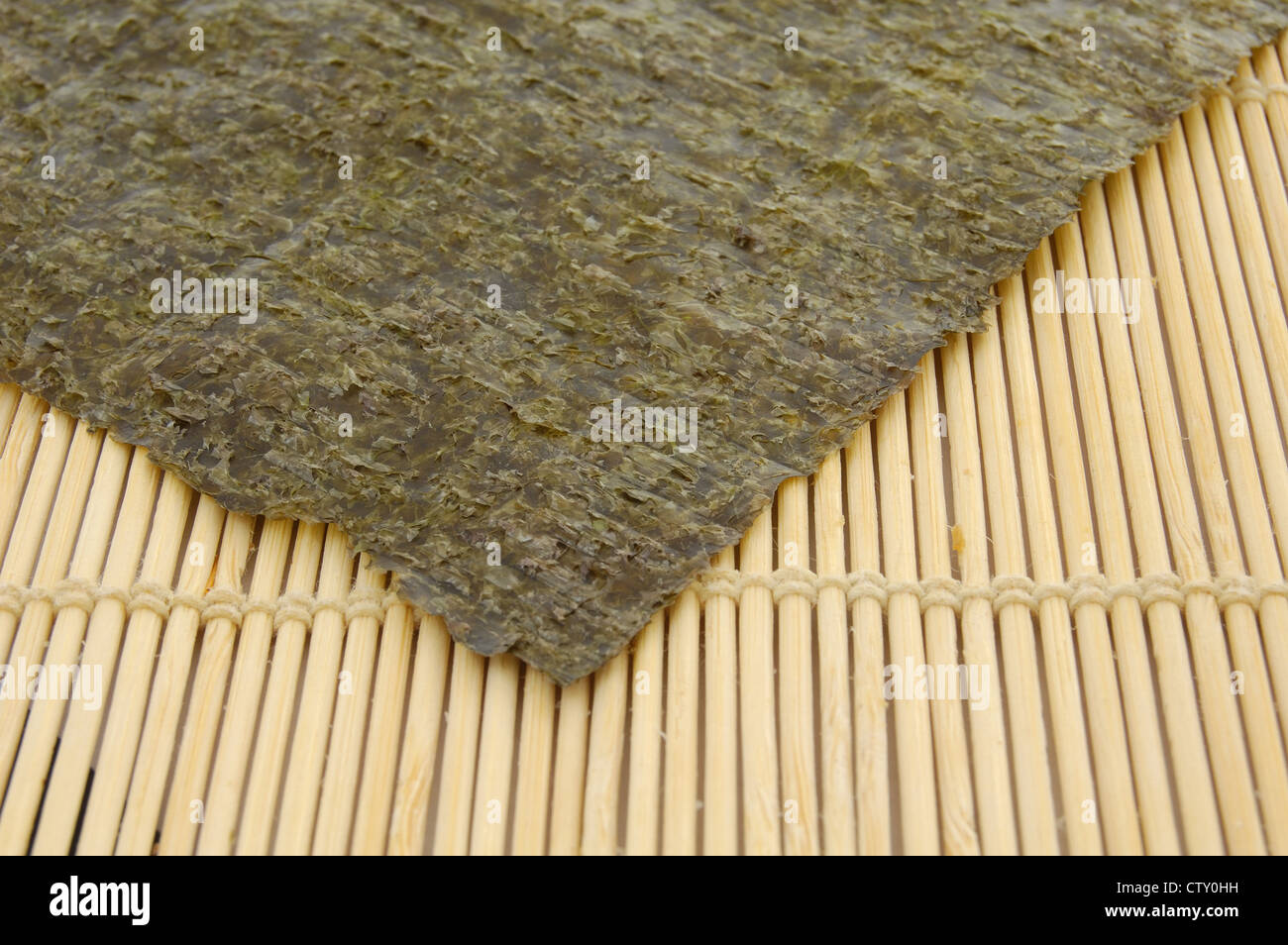 Dried green sushi nori sheet on a bamboo mat Stock Photo - Alamy