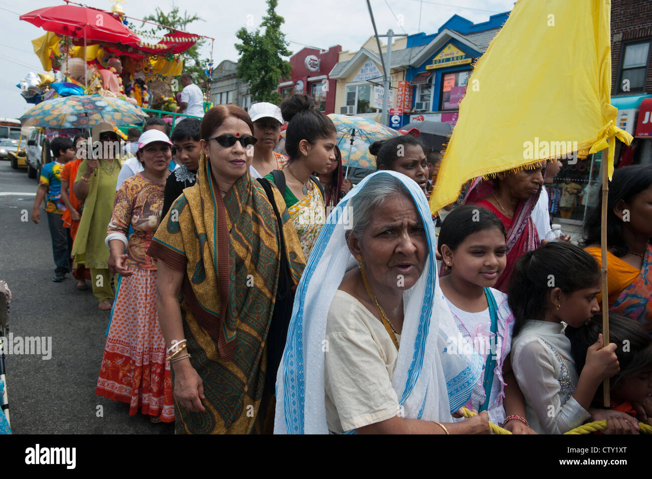 Hare krishna ratha yatra parade hi-res stock photography and images - Alamy