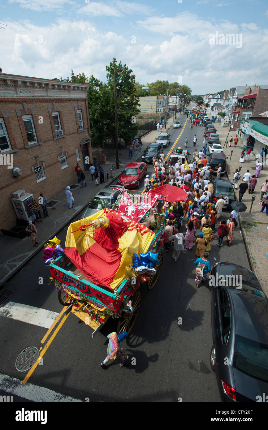 Hare krishna ratha yatra parade hi-res stock photography and images - Alamy