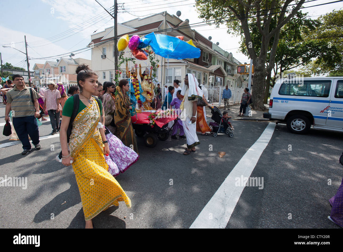 Hare krishna ratha yatra parade hi-res stock photography and images - Alamy