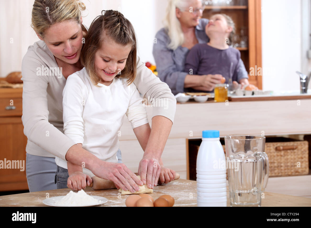 Girls cookie bake baker hi-res stock photography and images - Alamy