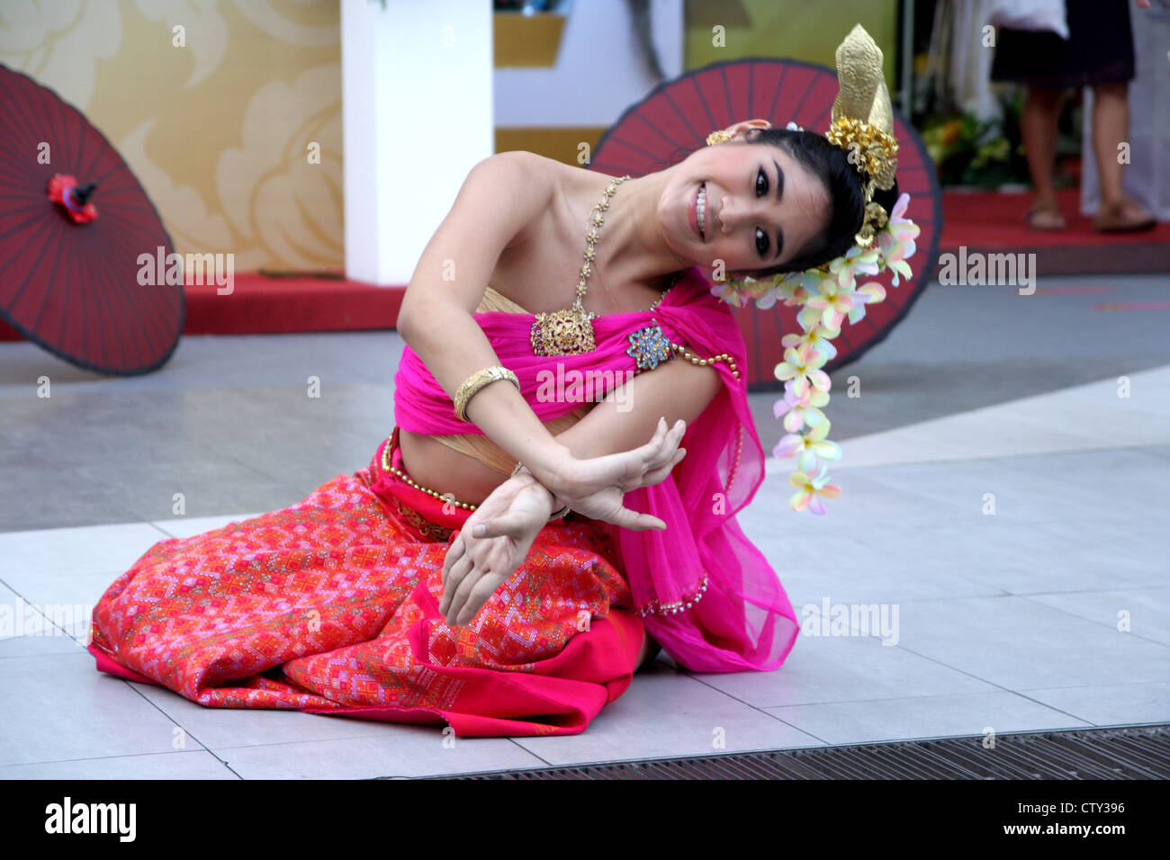 Thai traditional umbrella dancer dancing at Siam Paragon shopping mall ...