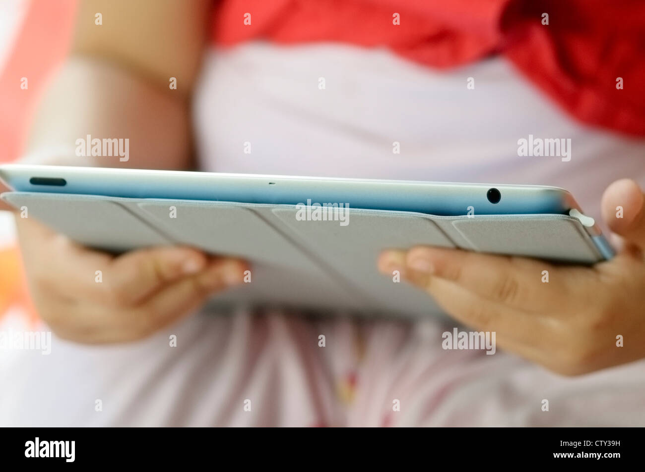 Young little girl is using an Ipad Stock Photo - Alamy