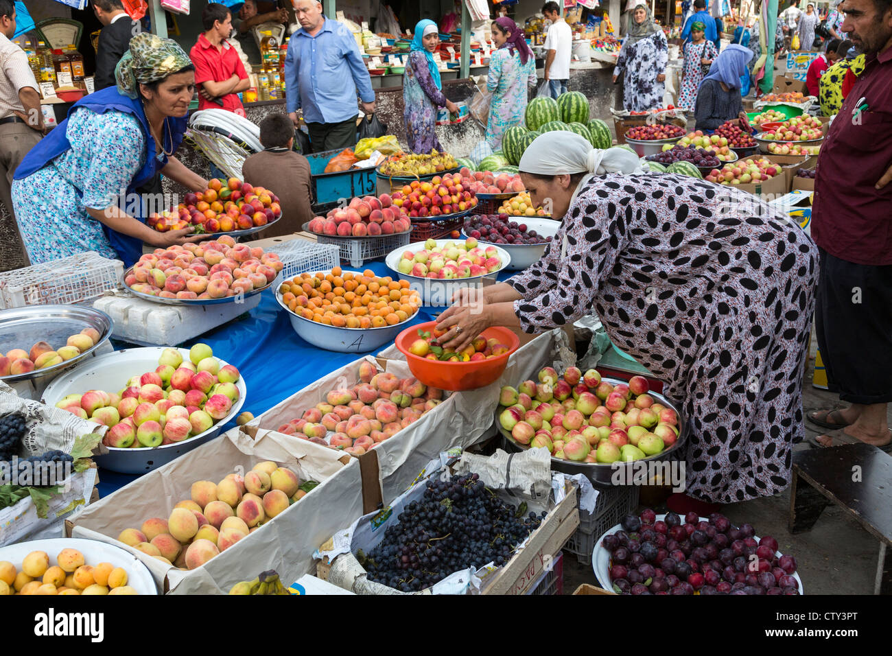 fruit sellers, Sheikh Mansur market, Dushanbe, Tajikistan Stock Photo ...