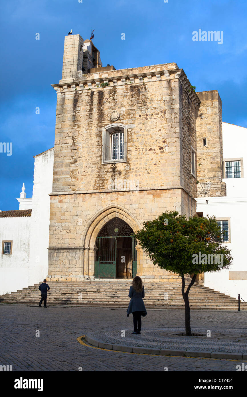 Faro cathedral square hi-res stock photography and images - Alamy