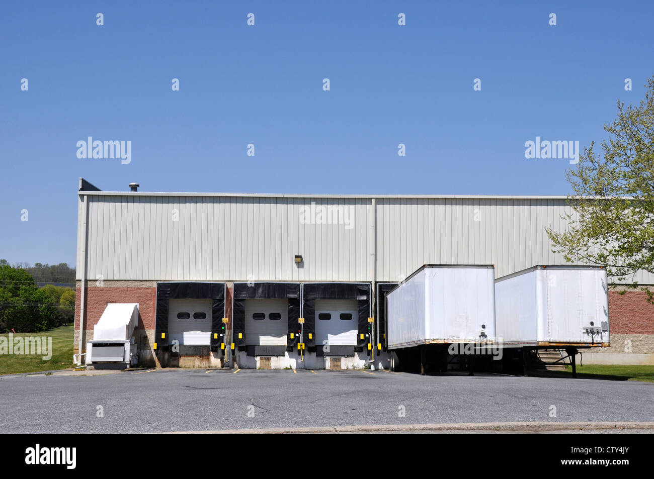 Shipping docks hi-res stock photography and images - Alamy