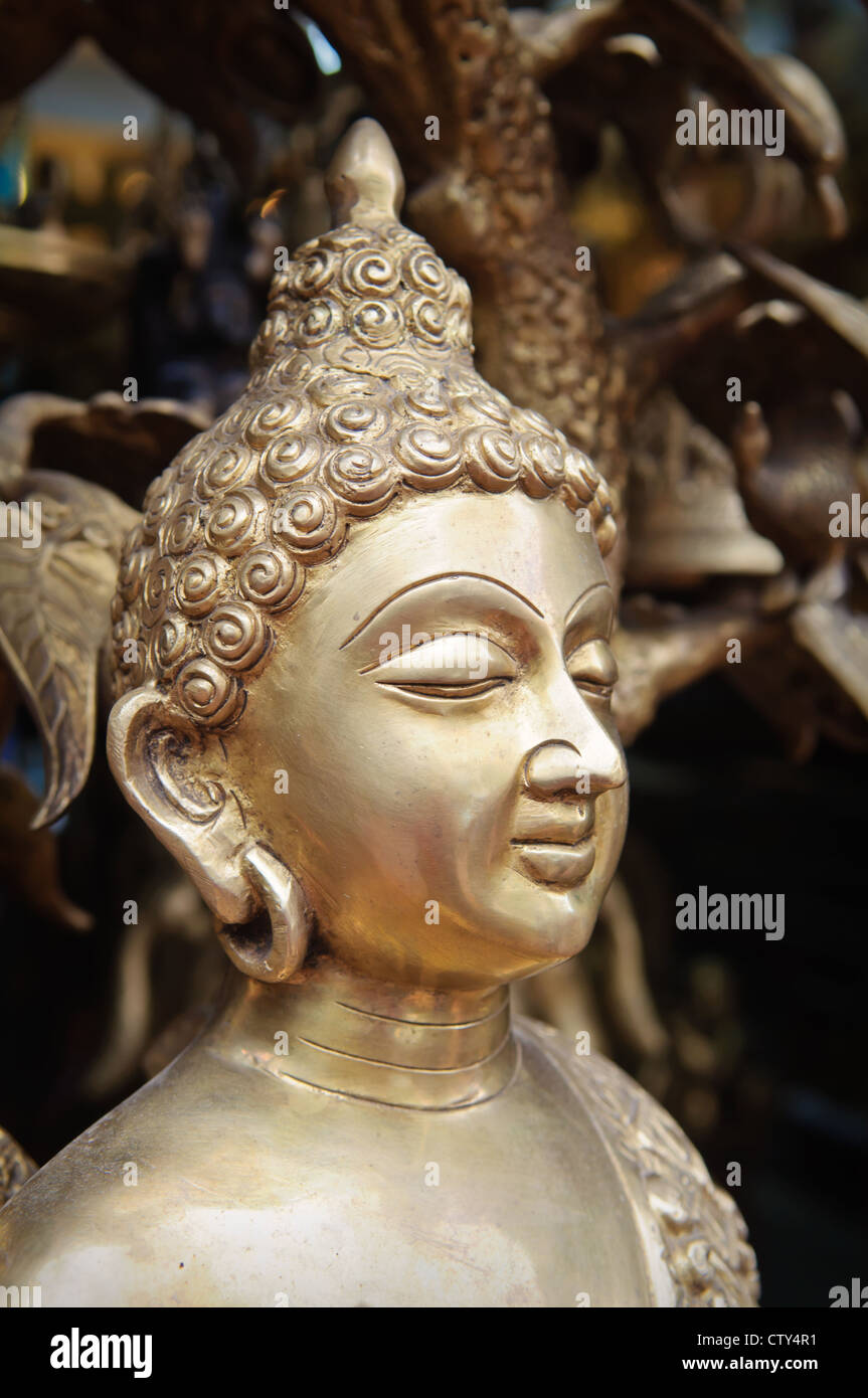 Gold statue india hi-res stock photography and images - Alamy