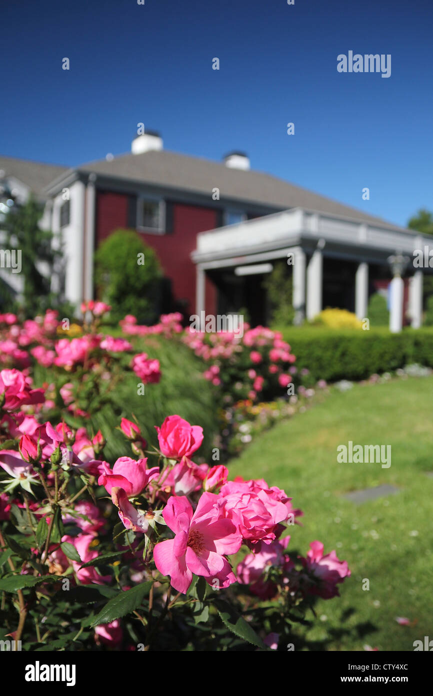 Flowers outside the Daniel Webster Inn, Sandwich, Cape Cod ...