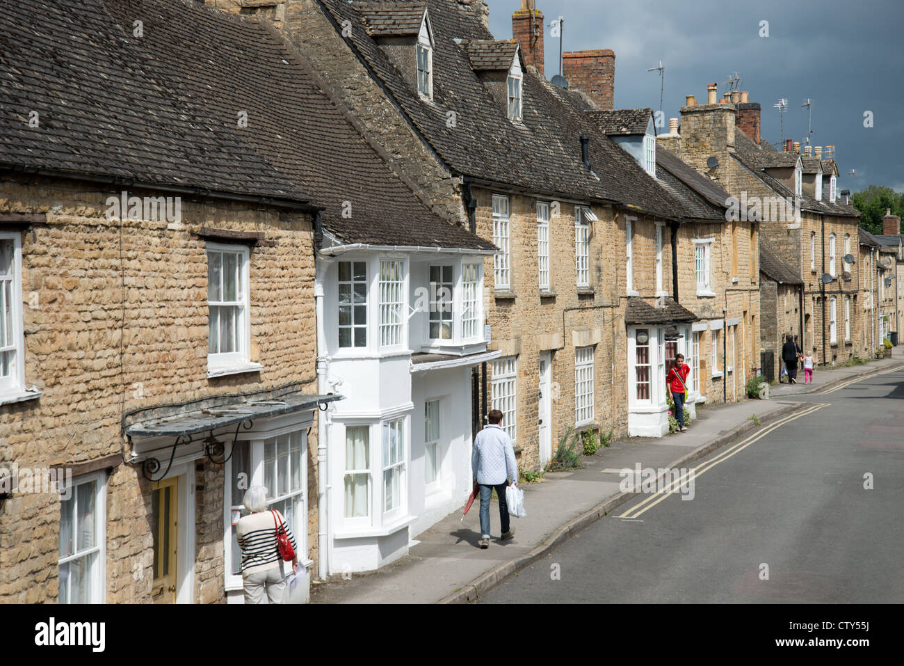Row of cottages, Market Street, Chipping Norton, Oxfordshire, England ...