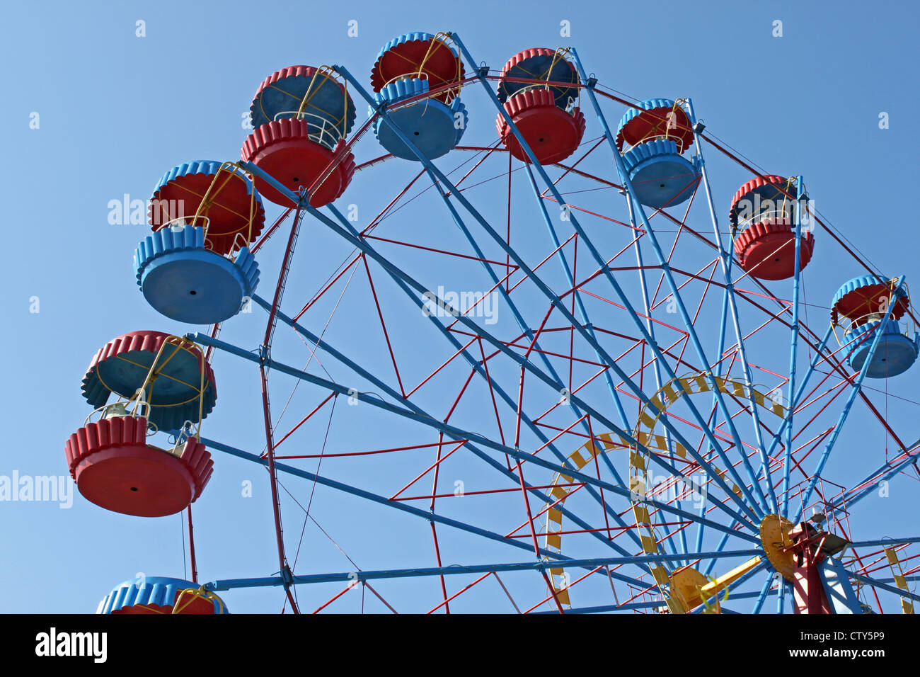 Ferris wheel with blue sky hi-res stock photography and images - Alamy