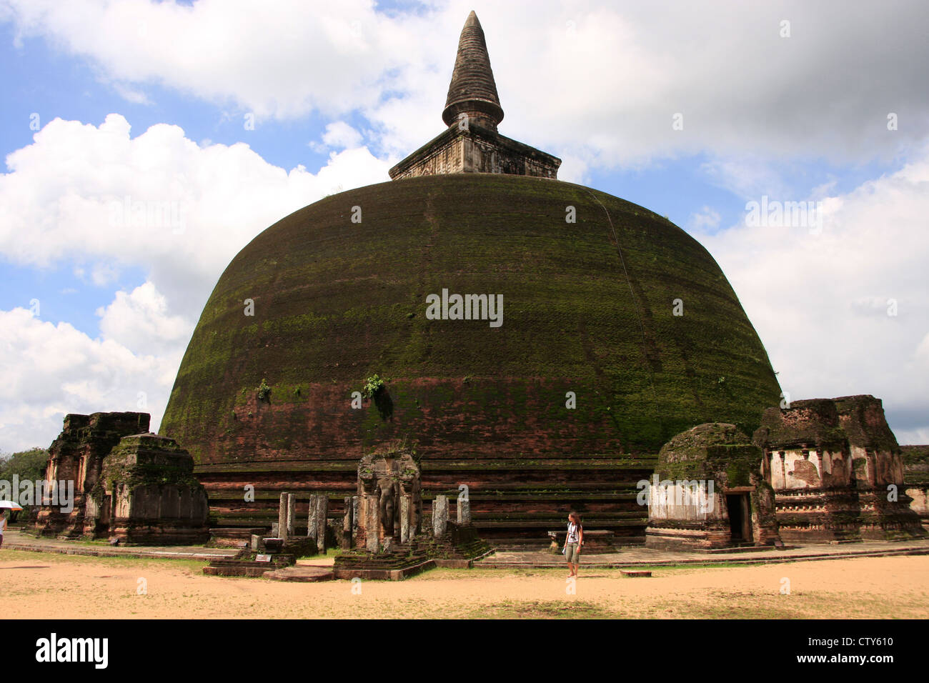 Rankot Vihara (Golden Pinnacle Dagoba), Polonnaruwa, Sri Lanka Stock ...