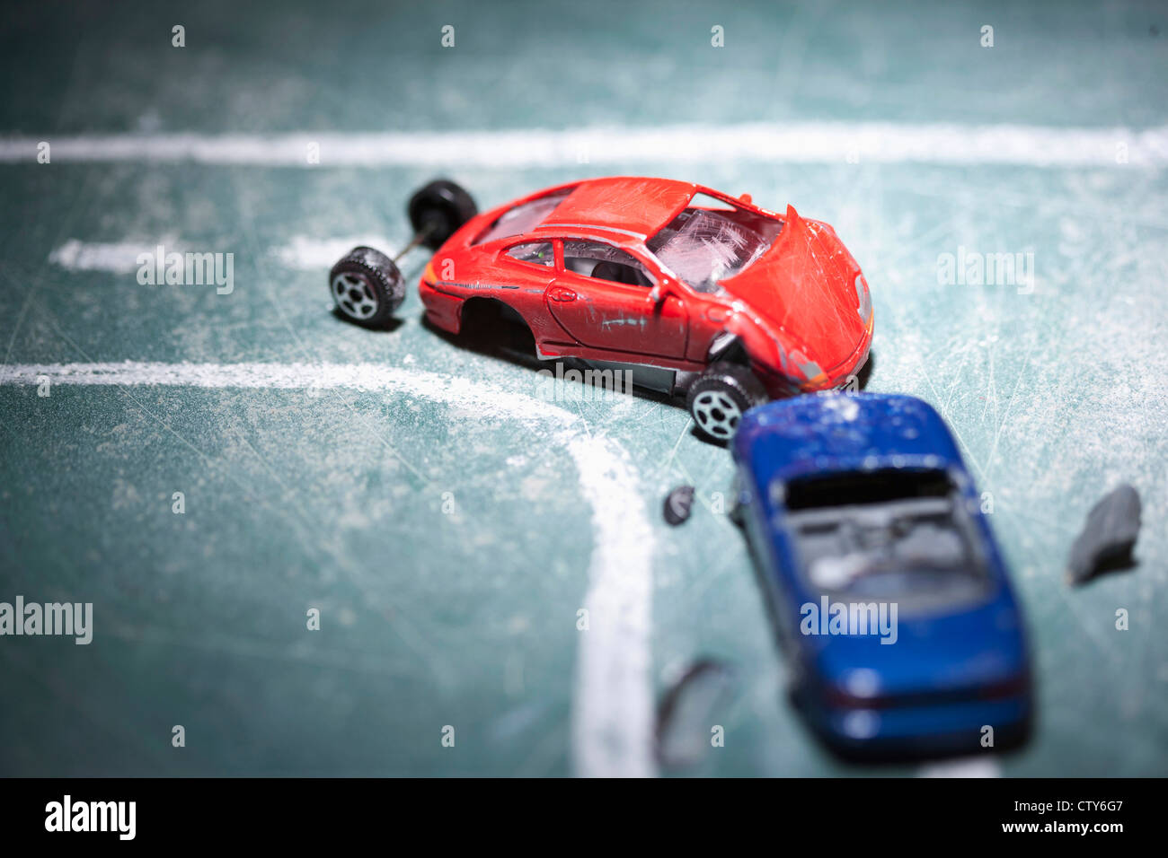Broken red and blue car on the road Stock Photo - Alamy