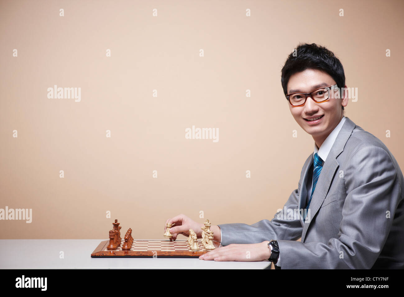 Man playing chess side view hi-res stock photography and images - Alamy