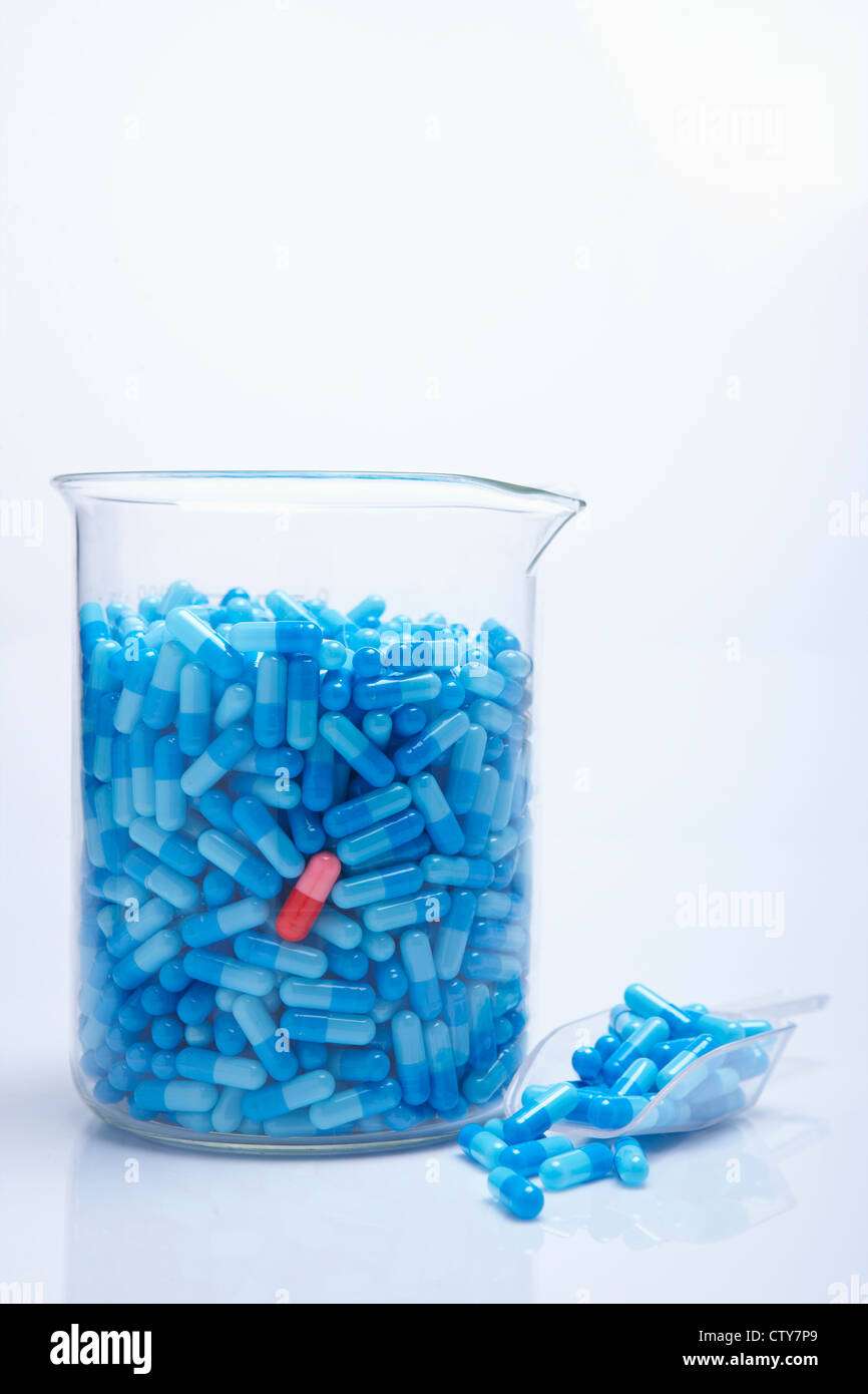 Red pill and blue pill hi-res stock photography and images - Alamy