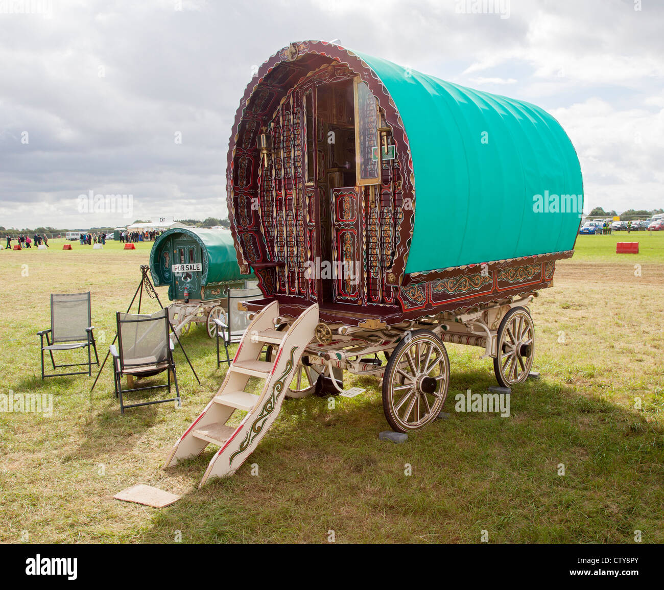 Traditional romany gypsy caravan hi-res stock photography and images ...