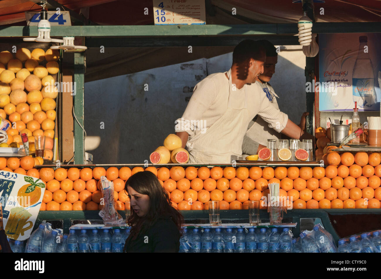 orange juice vendor at the Djemma el Fna in Marrakech, Morocco Stock ...