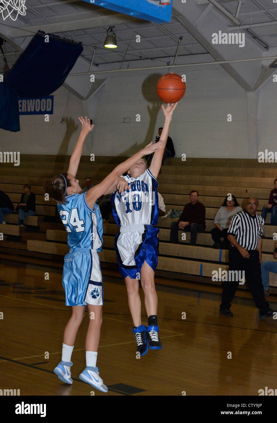 Teen girls basketball hi-res stock photography and images - Alamy