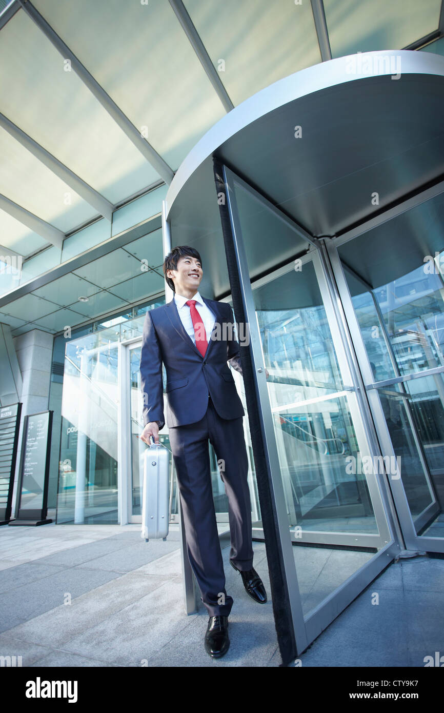 People walking through revolving door hi-res stock photography and ...
