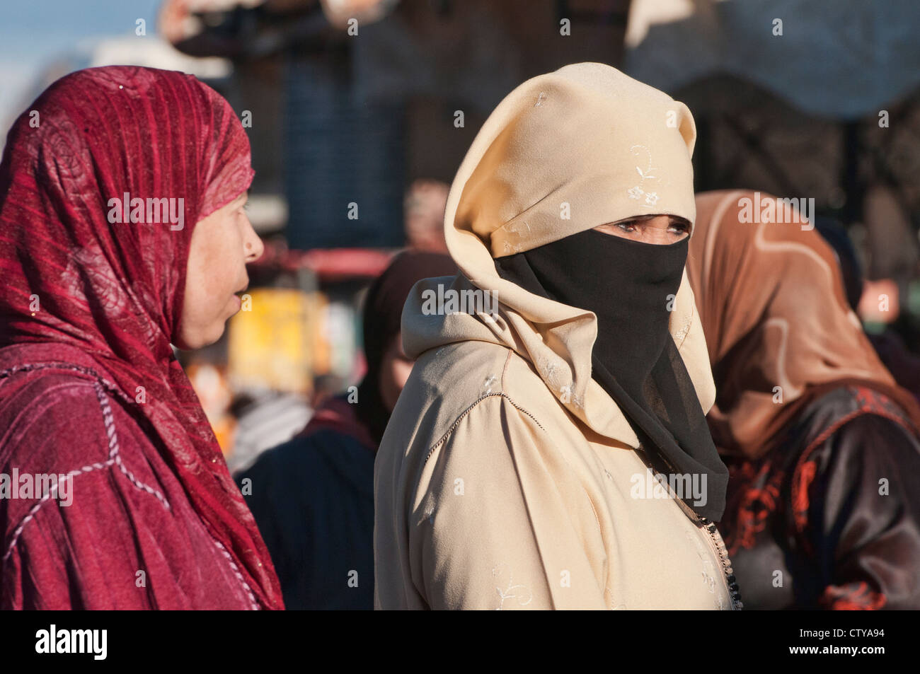 Women in burqa hi-res stock photography and images - Alamy