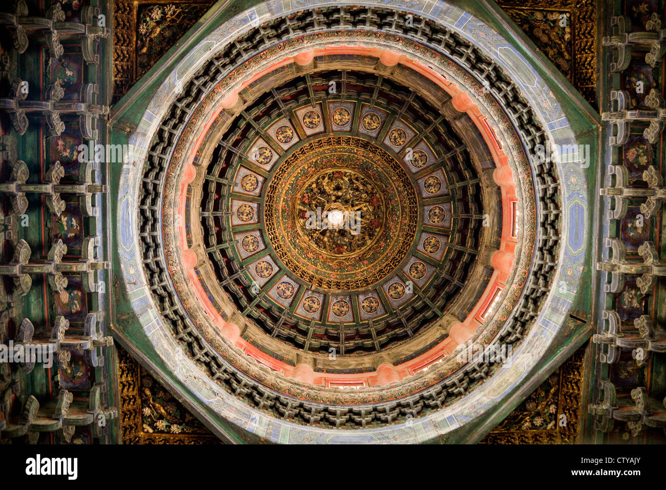 Ornamental ceiling /roof of Wan Chun Ting (Pavillion of Ten Thousand ...