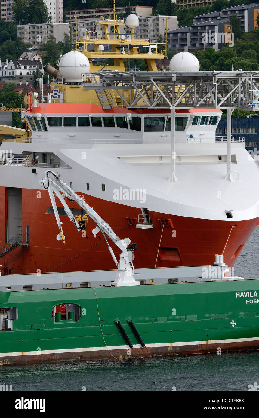 ANCHOR HANDLING AND RIG SUPPLY SHIPS 'NORMAND PROSPER' AND 'HAVILA ...