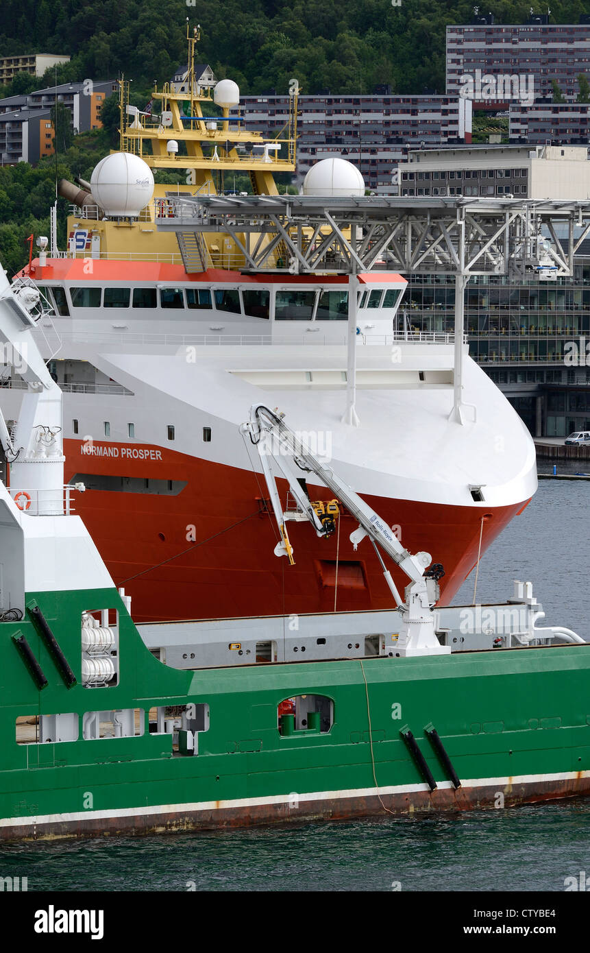 ANCHOR HANDLING AND RIG SUPPLY SHIPS 'NORMAND PROSPER' AND 'HAVILA ...
