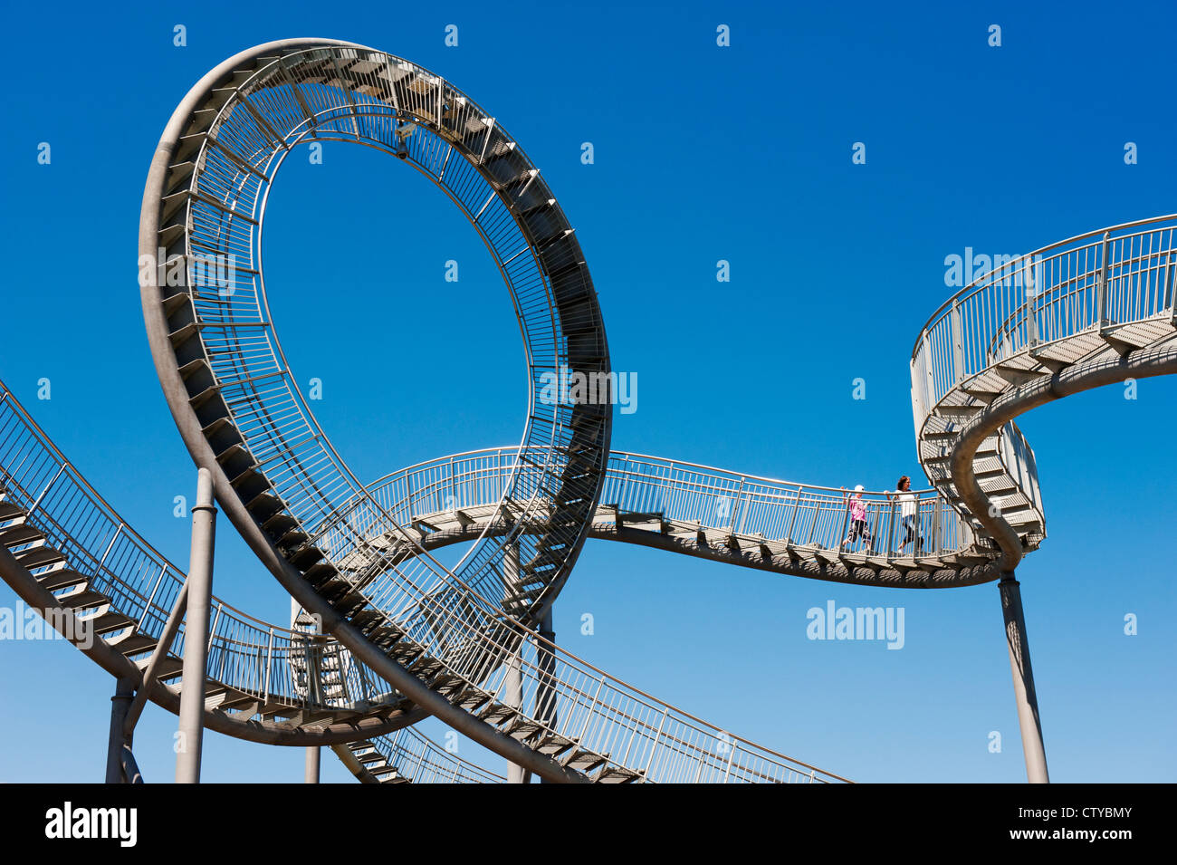"Turtle and Tiger" pedestrian roller coaster sculpture on Magic ...