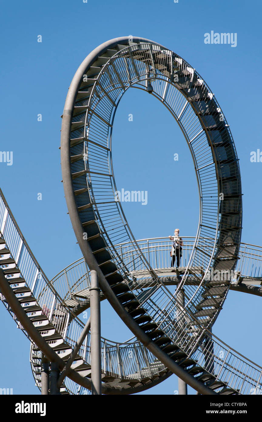 "Turtle and Tiger" pedestrian roller coaster sculpture on Magic ...