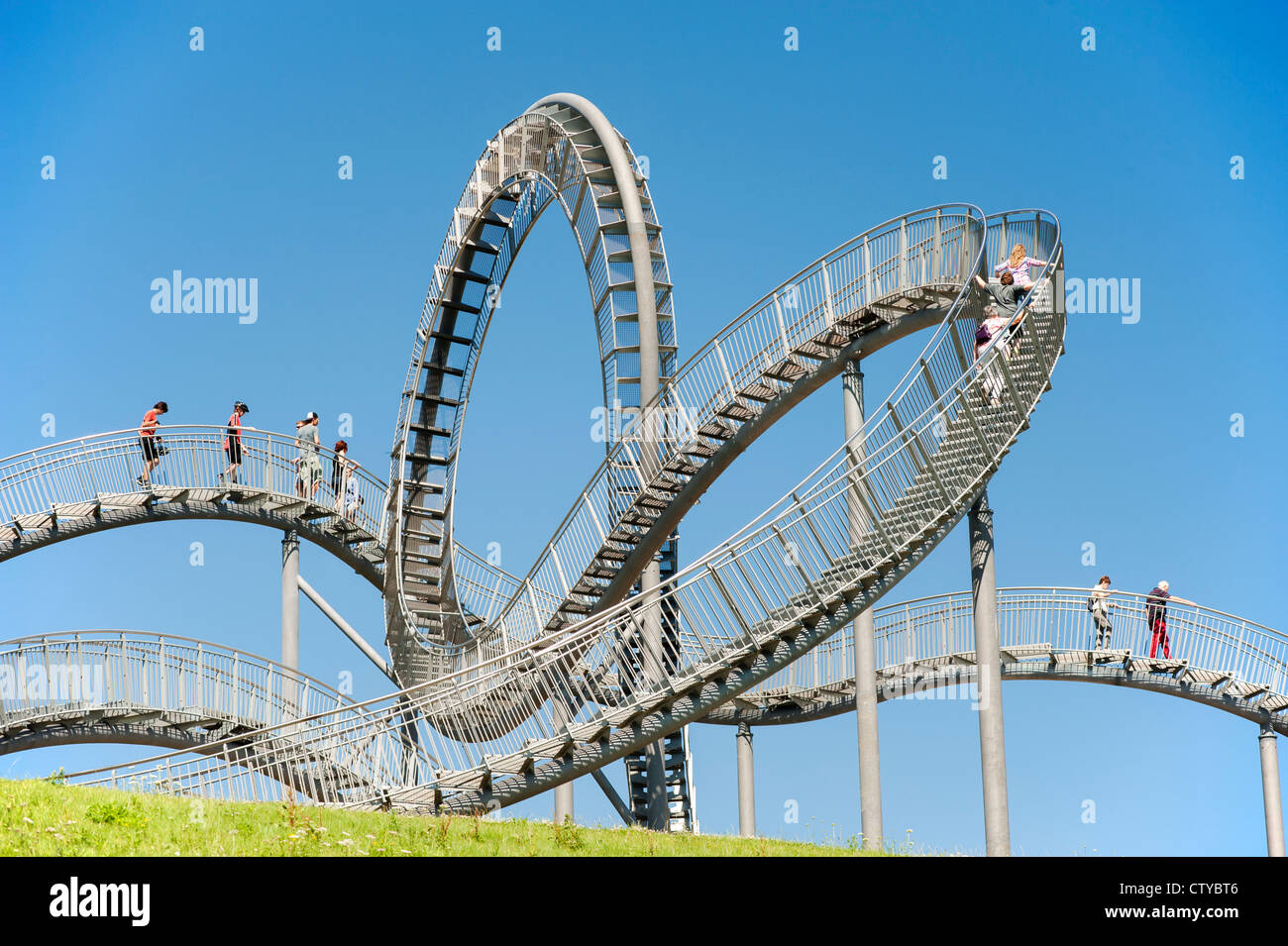 "Turtle and Tiger" pedestrian roller coaster sculpture on Magic ...